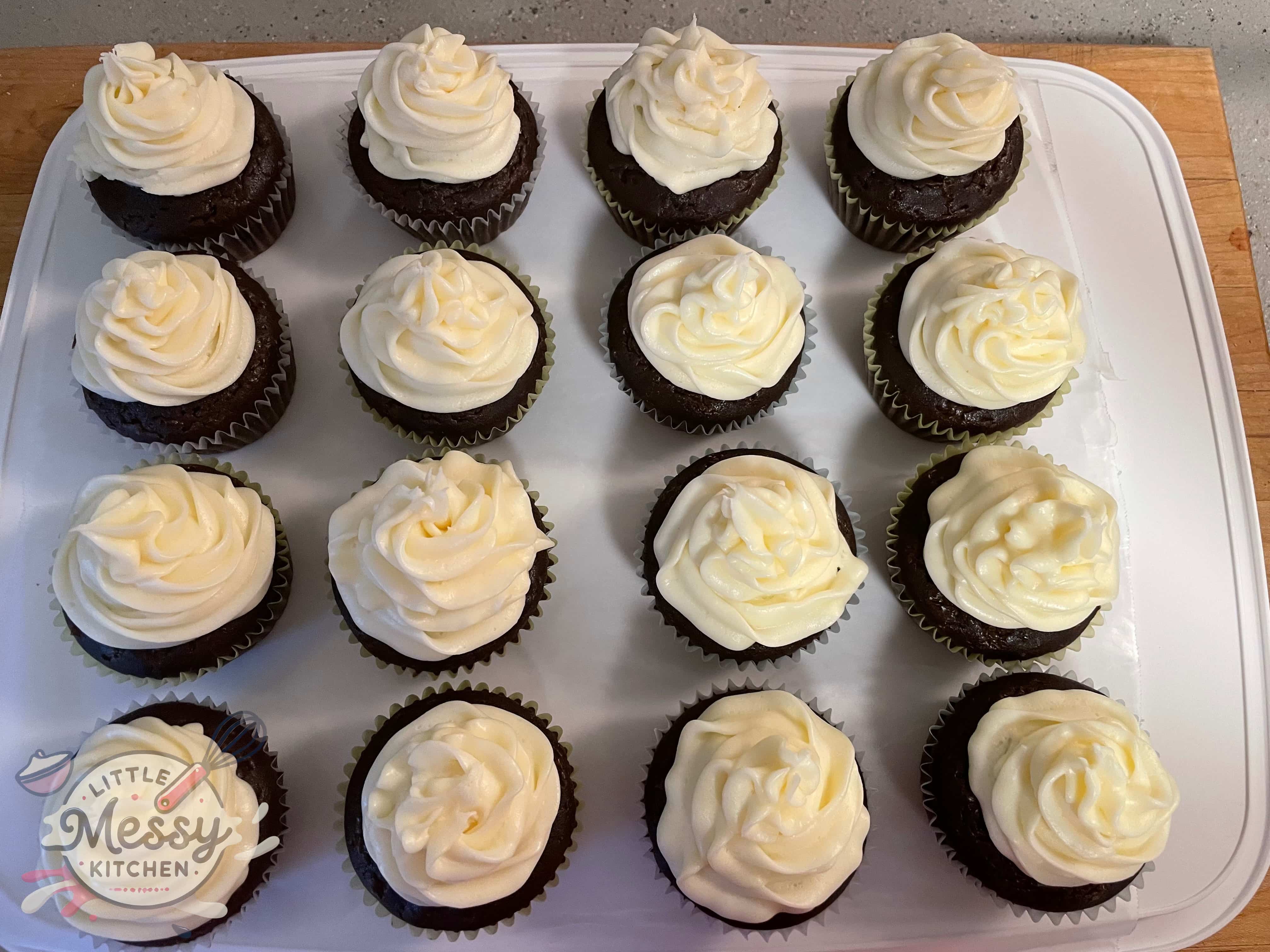 Easy Chocolate Cupcakes with Cream Cheese Frosting – Rich & Delicious ...