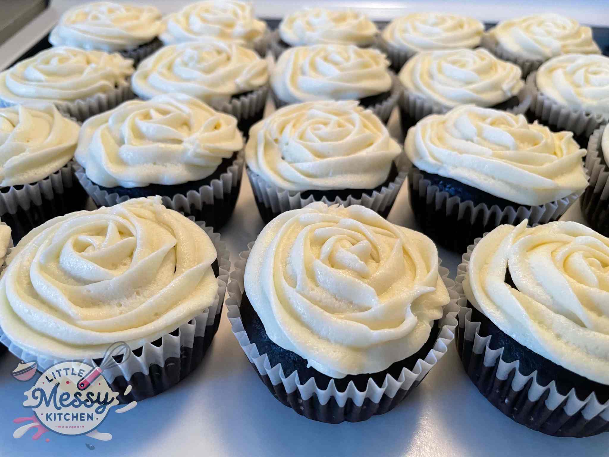 Almond Buttercream Frosting – LITTLE MESSY KITCHEN